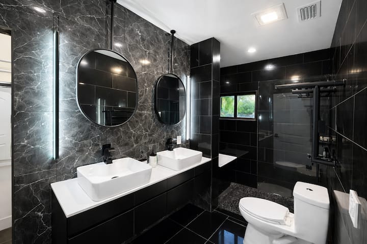 Modern 3br Retreat • 5 Mins To Hard Rock Stadium - Miami Gardens, FL