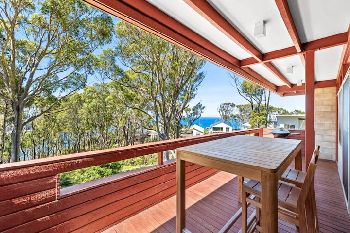 Retro Beach House With Ocean & Bush Views - Tomakin