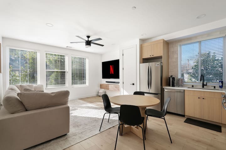 Stylish Midtown 2br/2ba Walk To Dining & Events - Sacramento, CA