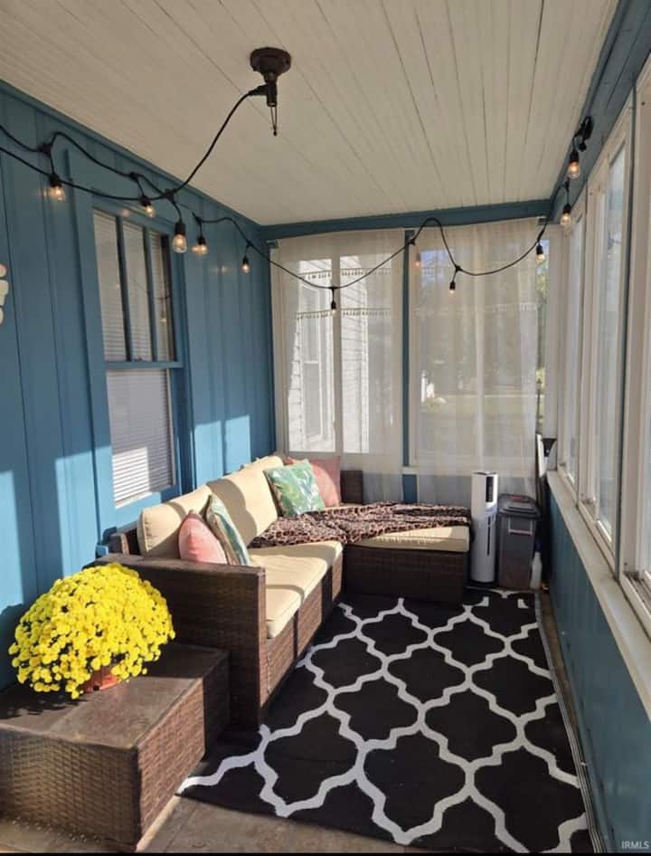 Cozy 2br Home, Centrally Located In Vincennes - Vincennes, IN