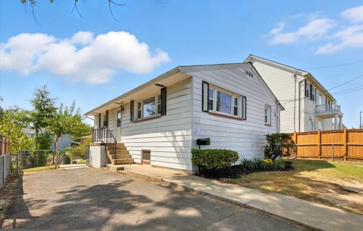 Entire 2bed 2bth Near Dca Airport Pentagon Metro - Arlington, VA