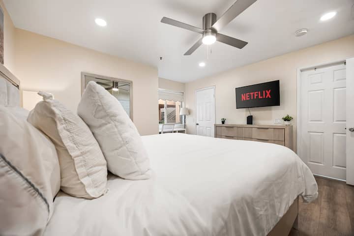 Newport Beauty Mins To Shopping/beach - Newport Beach, CA