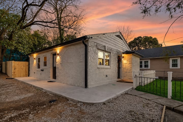 Modern Cottage Gem | Heart Of Downtown Raleigh - Lake, Raleigh