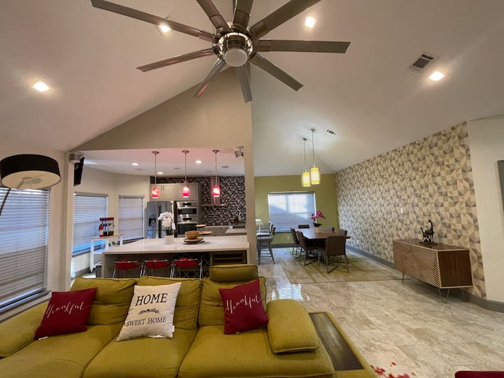 Hot Spot In Missouri City Tx. Recently Renovated - Missouri City, TX