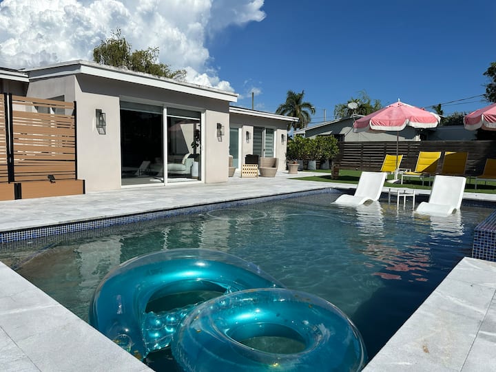 Casa Solea | Luxury Private Pool Home In Miami - Kendall, FL