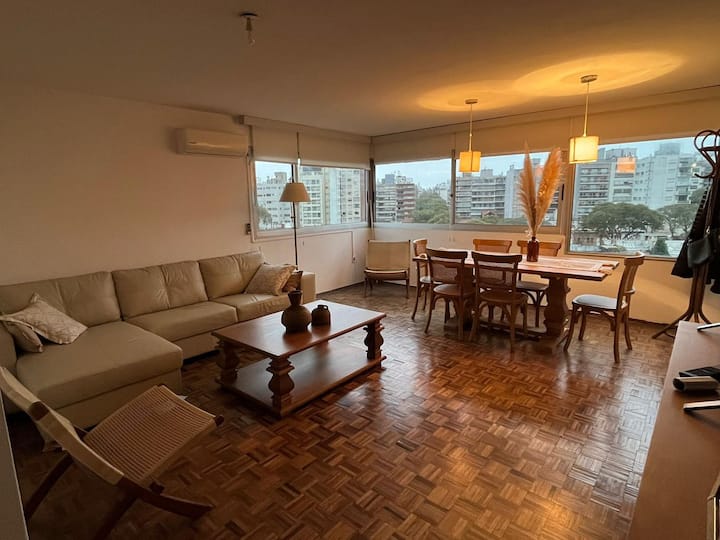 Amplio Apartamento En Piso 8 Con Vista Despejada. - Montevidéu
