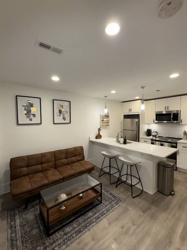 Modern 2bd Columbia Heights Apt – Steps To Metro - Chinatown, DC