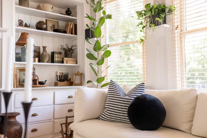 Elegant Victorian | Midtown | Charming & Stylish - Sacramento, CA