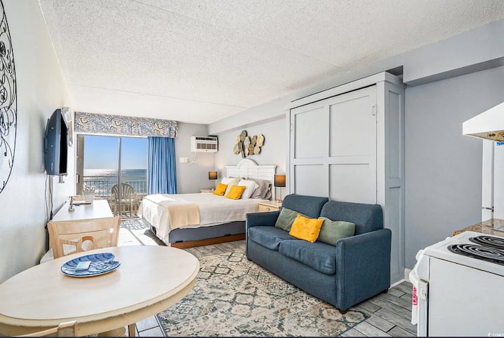 New! Budget Friendly Ocean Front Studio- Sleeps 4! - Myrtle Beach, SC