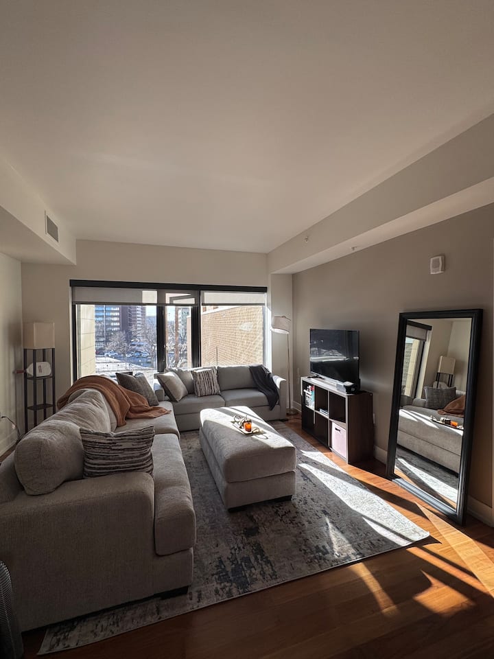 1 Bed/bath Oasis - Free Parking, 24/7 Pool - Denver