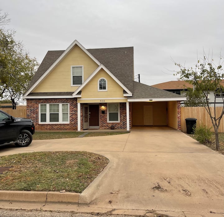 Peacock House - Monthly Rental (30 Day Min Stay) - Abilene, TX