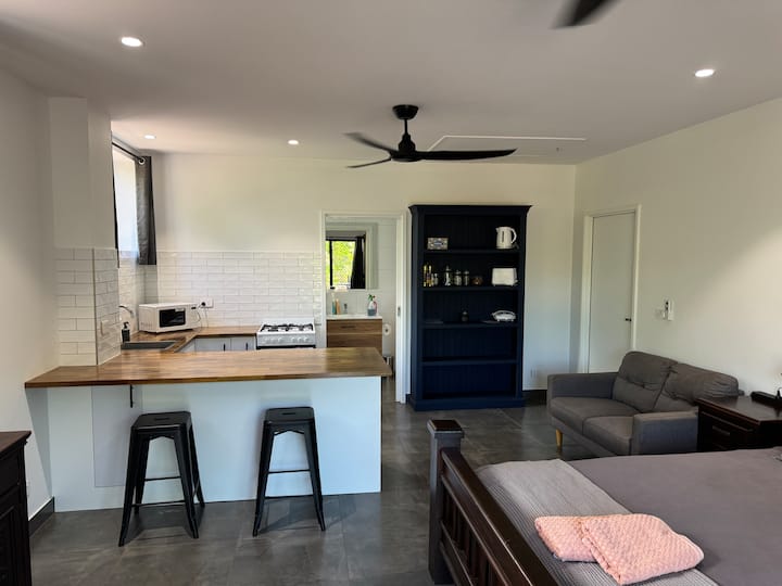 The Studio On 5 Acres Of Native Gardens. - Darwin