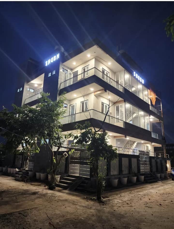 Hotel Shubh Palace - Vrindavan