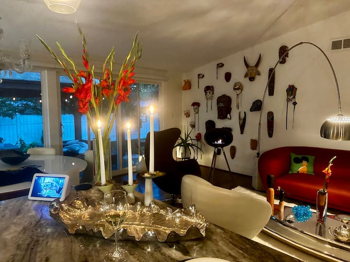 Mid-century Modern Art-forward Home - Troy, MI