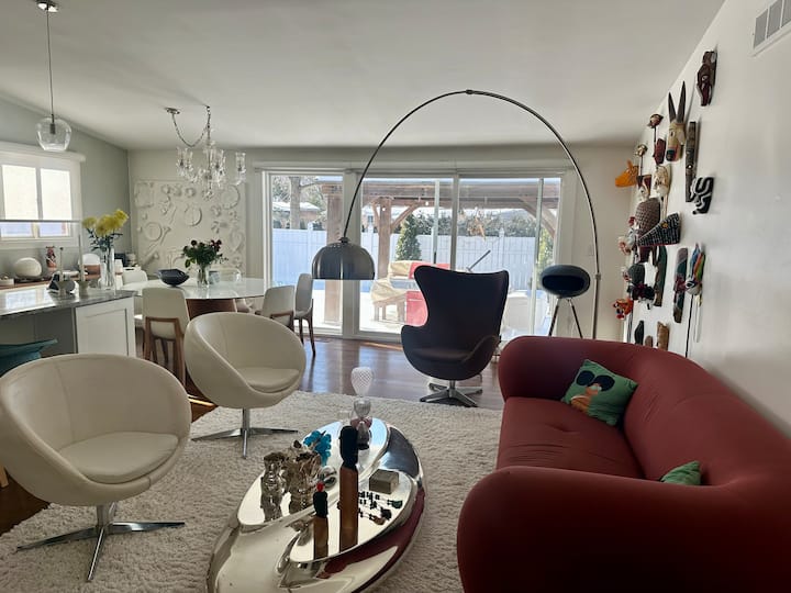 Mid-century Modern Art-forward Home - Troy, MI