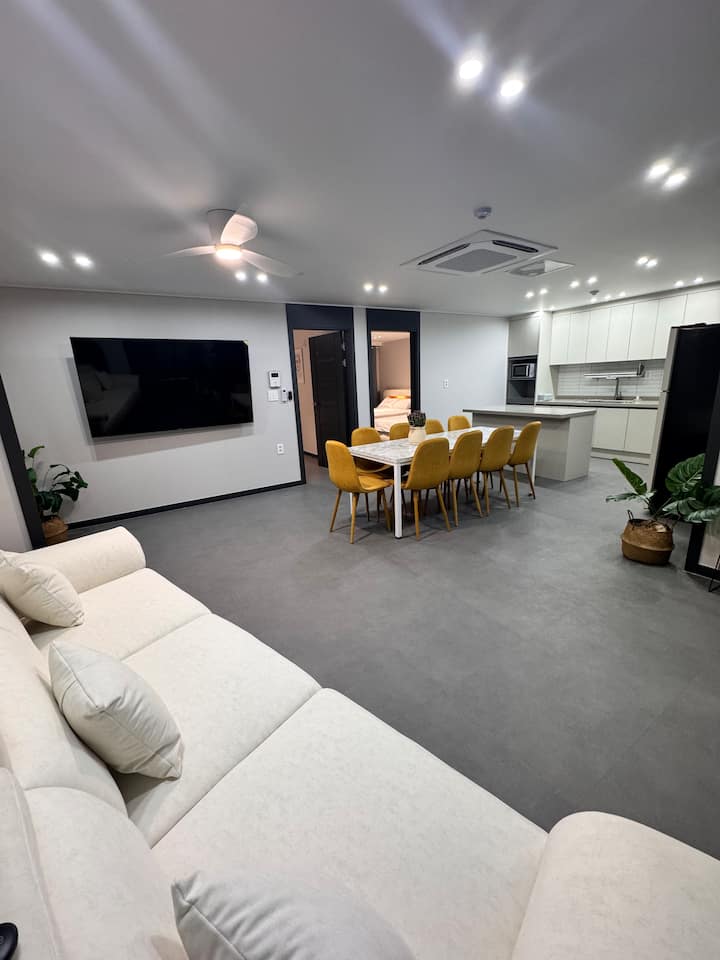 오렌지 스테이-여름
#죽도시장#영일대해수욕장#스페이스워크#중앙상가#단체여행#가족여행 - 효곡동