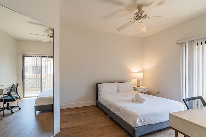 Modern 2br/2ba | Heated Pool, Gym, Near Airport - Tempe, AZ