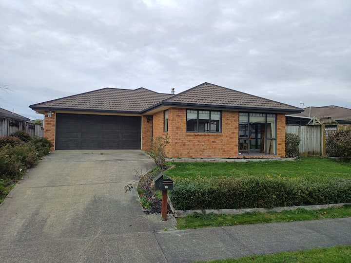 Four Bedroom In Kelvin Grove, Palmerston North - Ashhurst