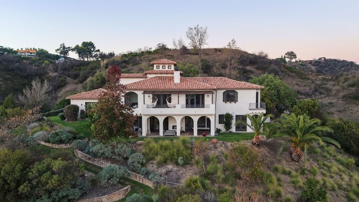 Serene Ocean And Mountain View Villa - Malibu, CA