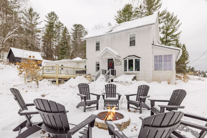 New-4 Bdrm Farmhouse In Town W/hot Tub & Game Rm - Lake Placid, NY