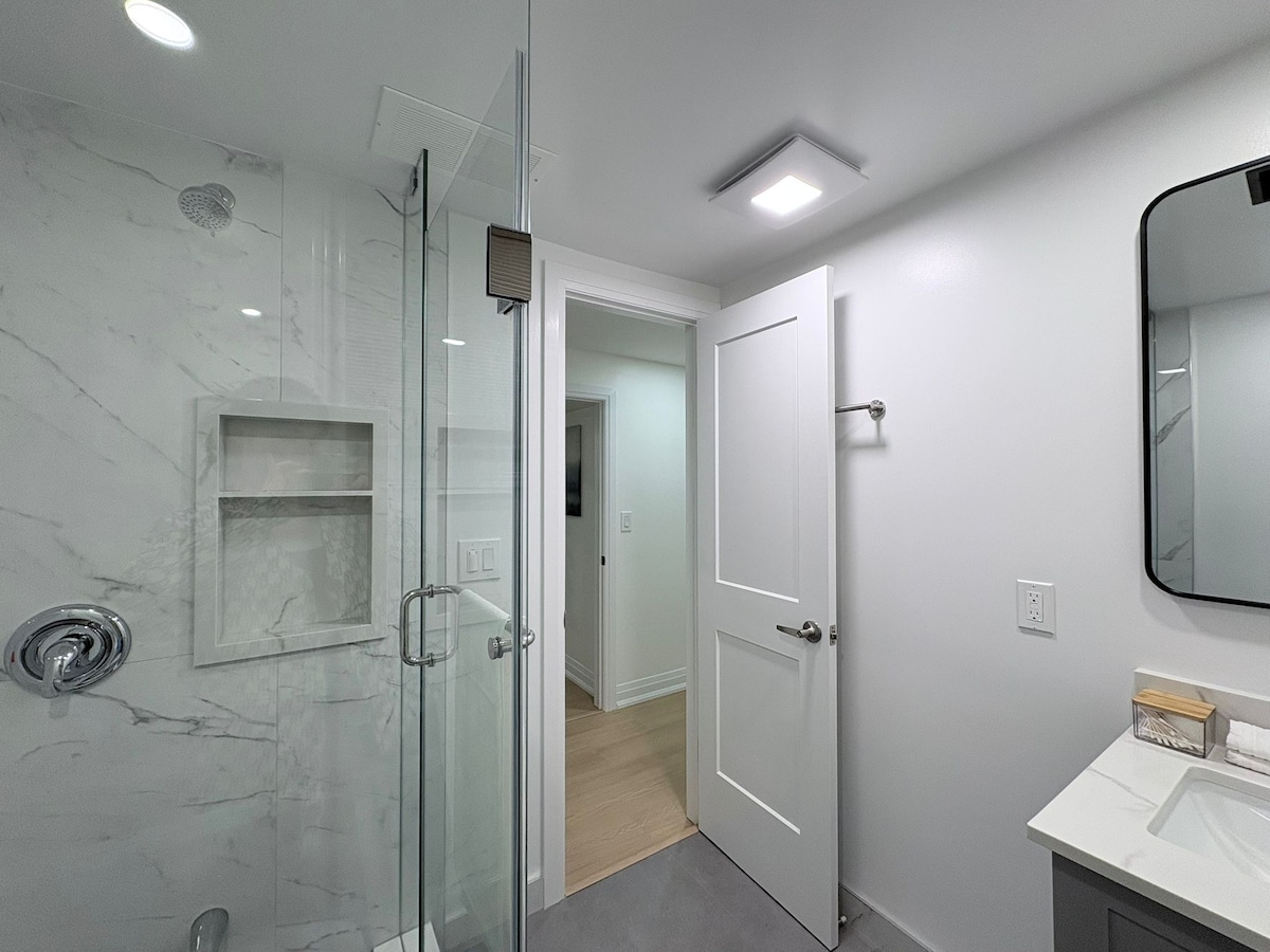Sous-sol confortable avec salle de bain privée au centre-ville de ...