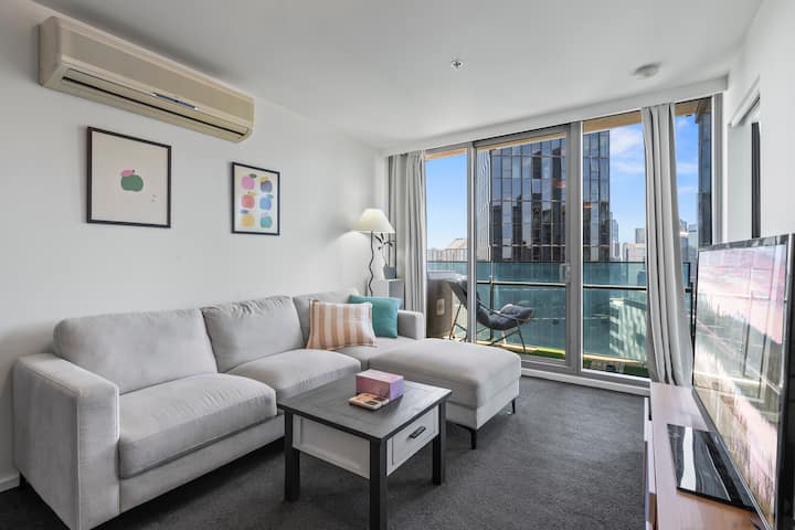 Free Parking On Premise | 3 Bed | Amazing Views - Melbourne