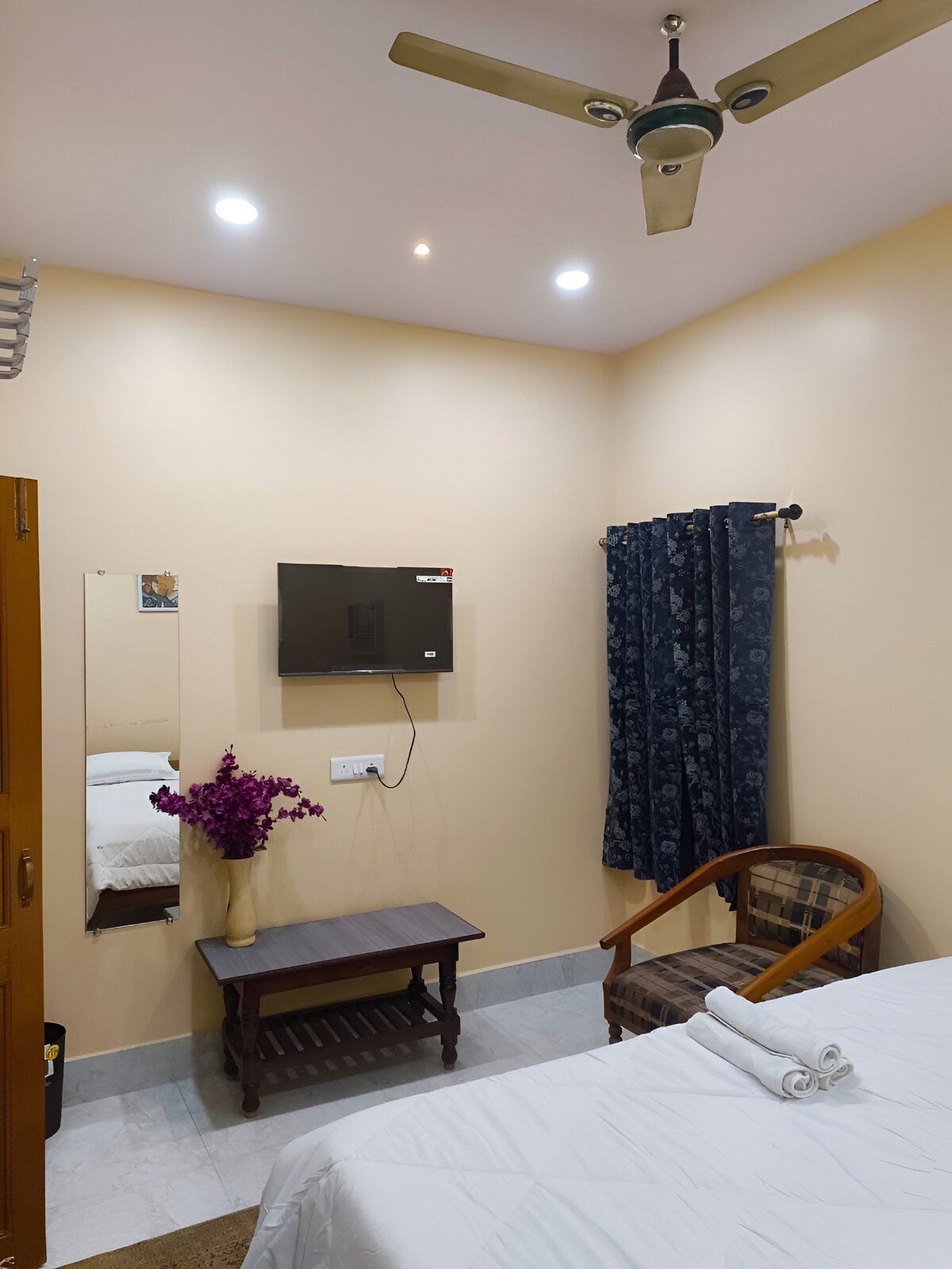 Ratnadeep Palace | Peaceful Family Stay Near Ghats - Bed and breakfasts ...