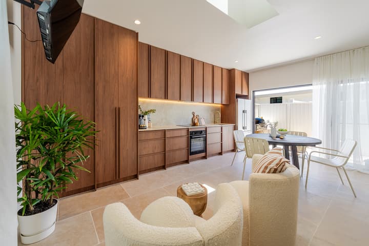 Palm Springs Luxe Suite • 1.1km To Burleigh Beach - Bond University