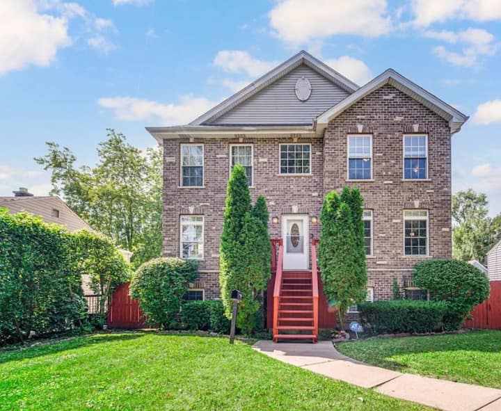 Fun And Cozy Family Home Near O’hare Airport - Chicago