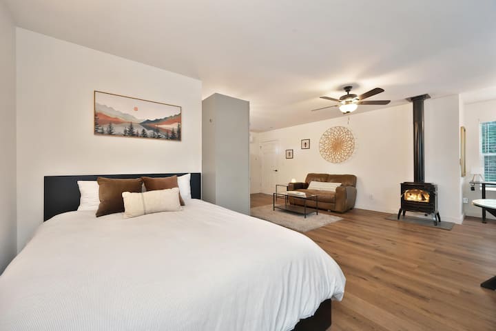 The Grove House Is Your Home Away From Home. - Foresthill, CA