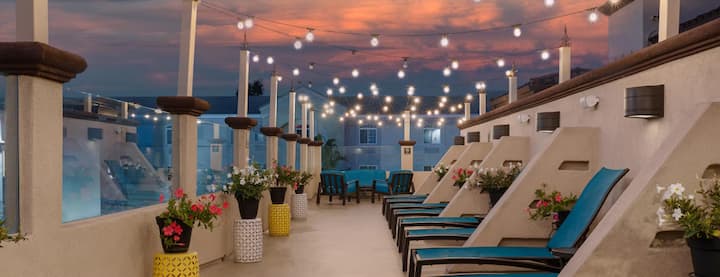 2 Br At Peacock Suites - Anaheim, CA