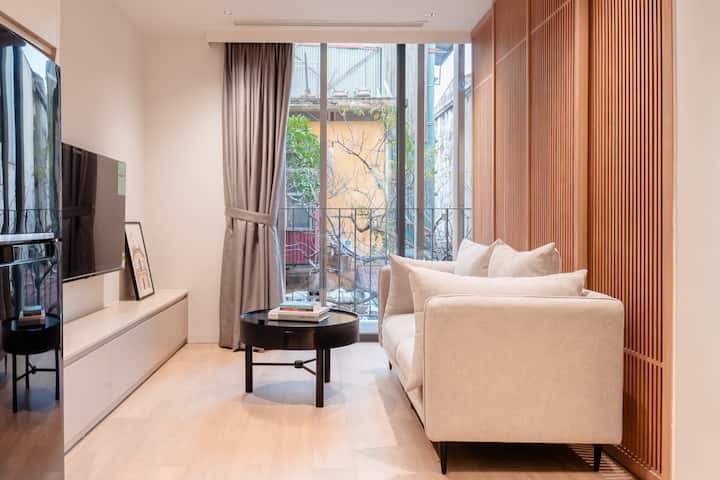 Delam Pristine And Light-filled Apartment In Hanoi - Hanoi
