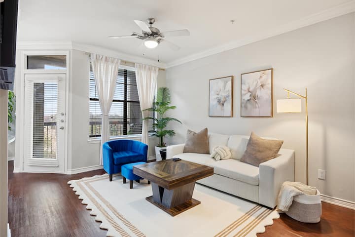 Med Center | King Bed | Pool | Free Parking - Houston, TX