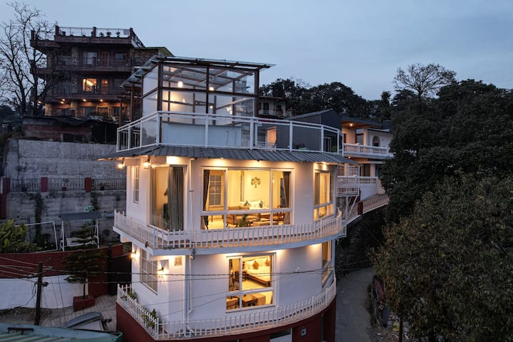 Nathuli | Rooftop Glasshouse With Jacuzzi - Mussoorie