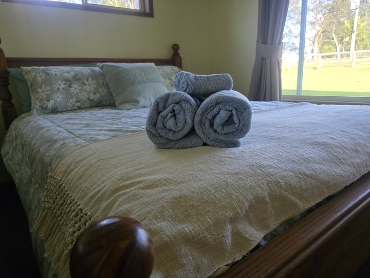 Warrego Farm Room 1 - Woodford