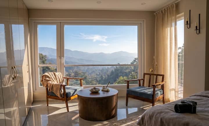 The Key Stays- Luxury Minimalist Modern Space 2bhk - India