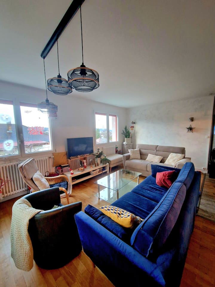 Maison De Ville Avec Une Jolie Vue - Lons-le-Saunier