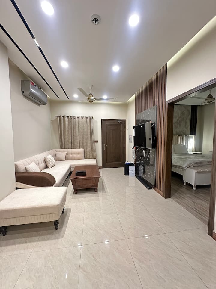 Zeta 1bhk+infinity Pool With Wifi&parking - Islamabad