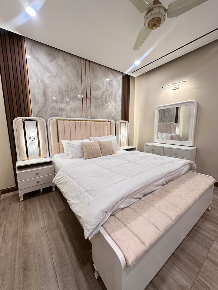 Zeta 1bhk+infinity Pool With Wifi&parking - Islamabad