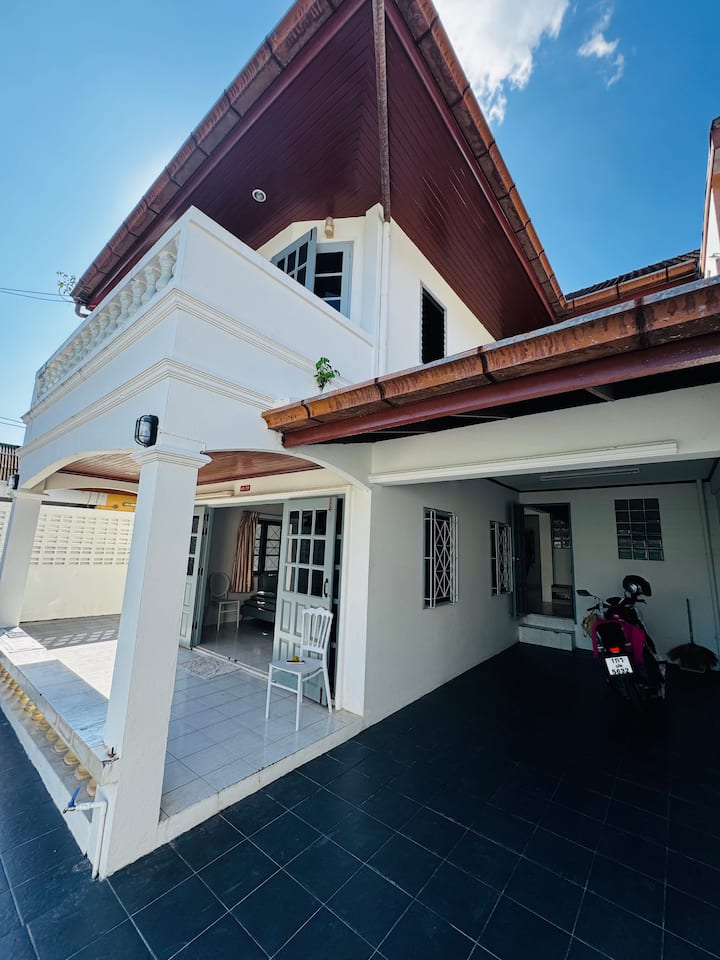 Villa Mayfair 4 Bedrooms Sea View With Pool Table - Phuket