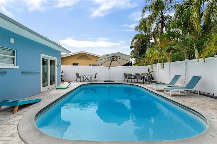 Heated Pool & Beach Days | Cozy Family Home |Games - Largo, FL