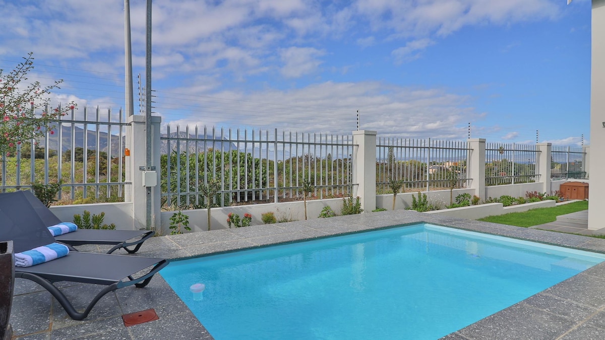 Executive 3 Bed - pool, aircon (AC) and braai room - Houses for Rent in ...
