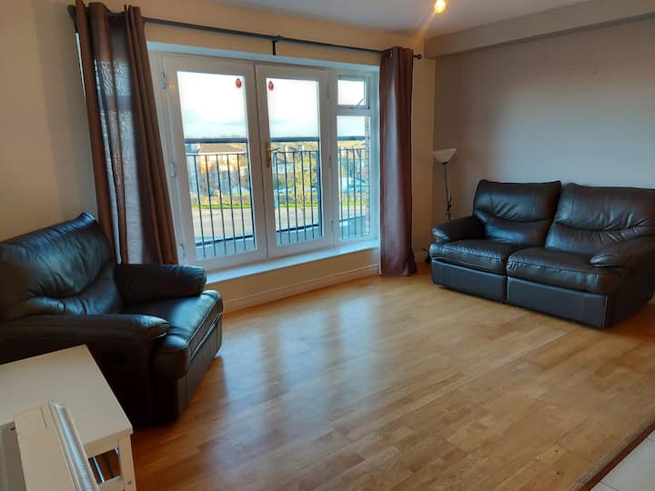 Bright & Modern City Apartment With 2 Double Rooms - Galway