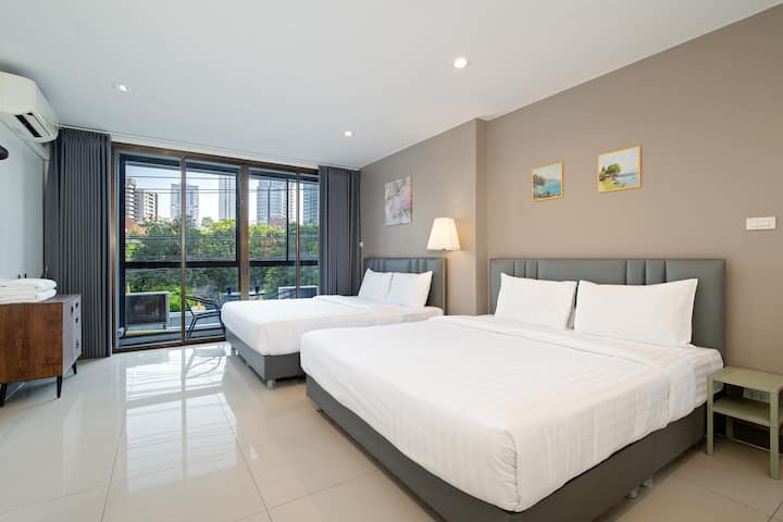 Grand 3br Townhouse In The Heart Of Bkk - Emsphere - Bangkok