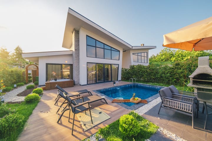 Sapanca Villa ıSıtmalı Havuz Konforlu ŞıK Jakuzili - Sapanca