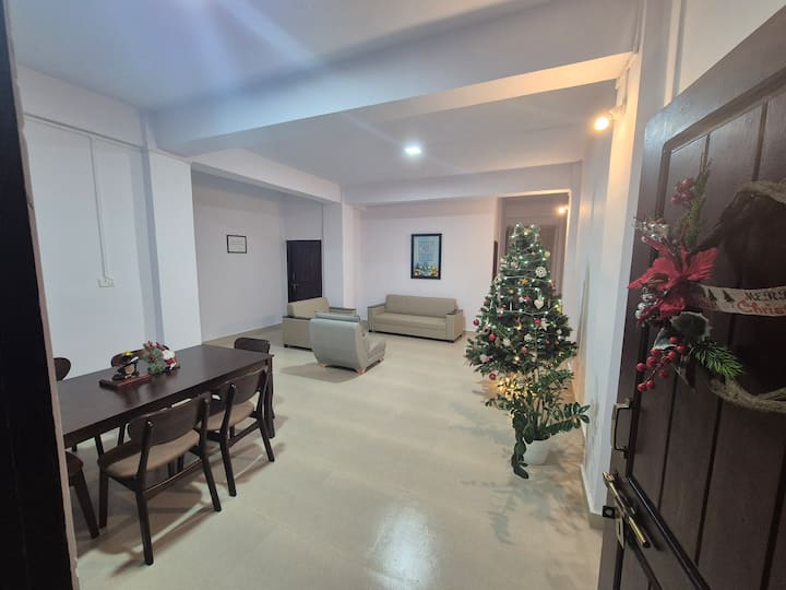 Hillscape Homestay . Sapphire Suite (3bhk) - 