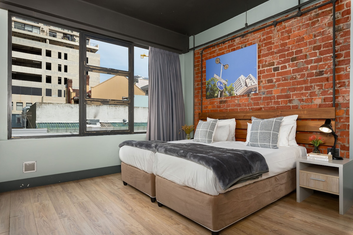 202 Loft-Style Industrial Stay | Castle Street CBD - Apartments for ...