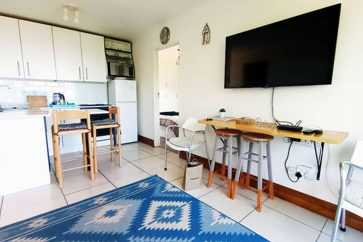 The Cozy Whale Watcher - Hermanus