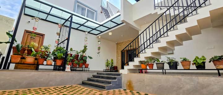 Modern 2-bedroom Home | Close To Everything - Mysuru