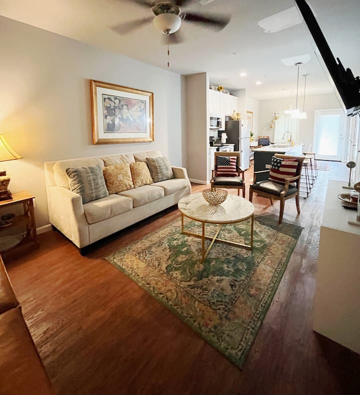 Spacious 2br Townhome • Walk To Vsu • Sleeps 7+ - Valdosta State University, Valdosta